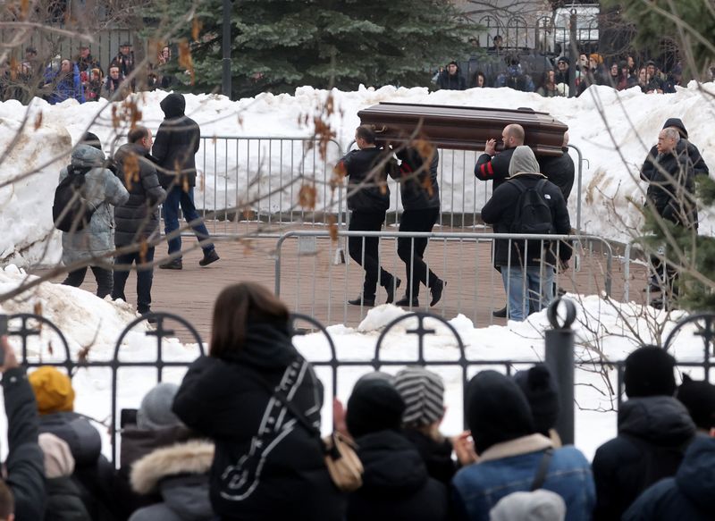 Thousands of Russians mourn Navalny at funeral, defying Kremlin