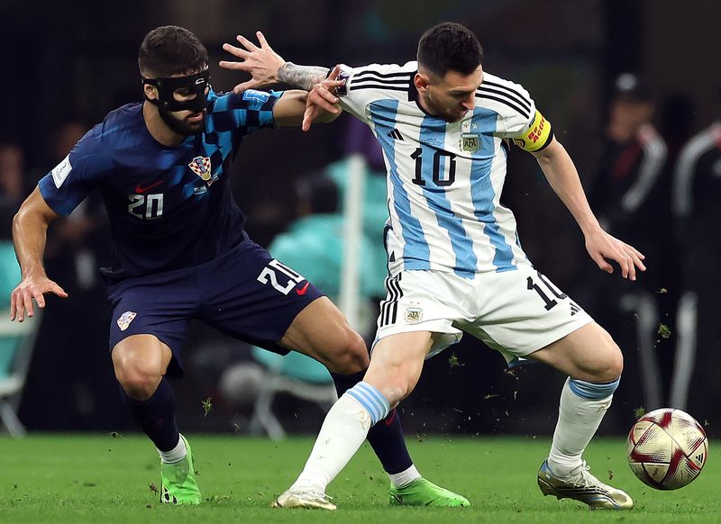 Pochettino: Argentina know when you have Messi, you run for him