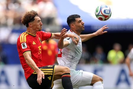 Iran team leaves note of thanks to LA, Egypt win first-ever World Cup match