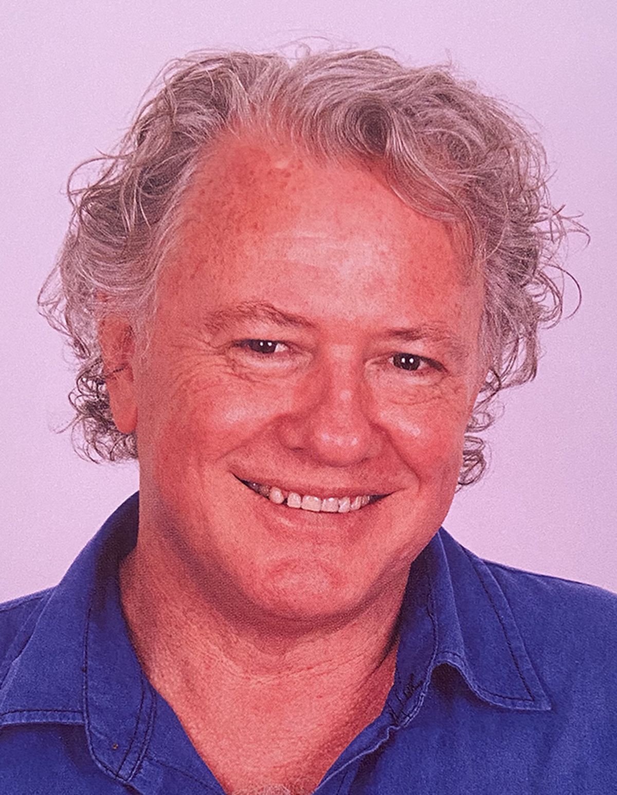 Roast leg of lamb with garlic, oregano and lemon