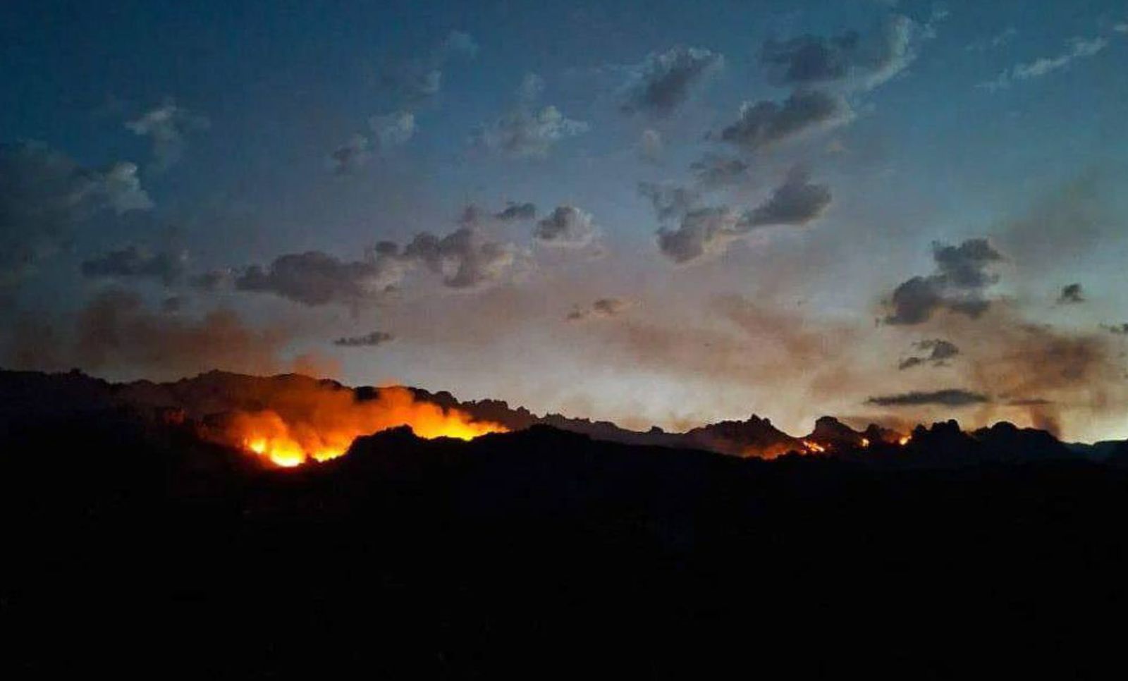 ‘Night of hell’ — wildfire threatens homes in Simon’s Town area hit by ...