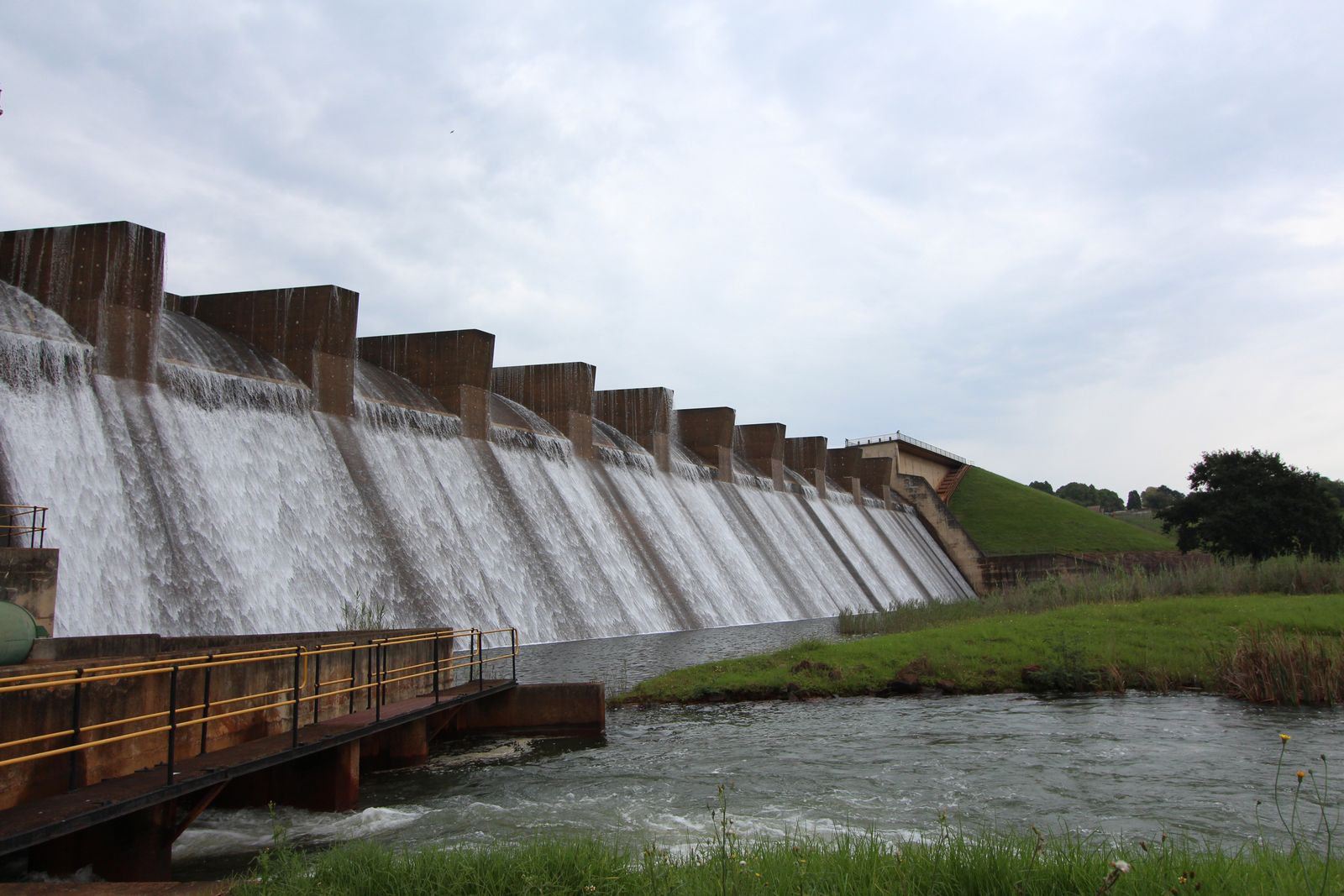 Leaking pipes, filthy rivers and health risks exposed in SA’s latest ...
