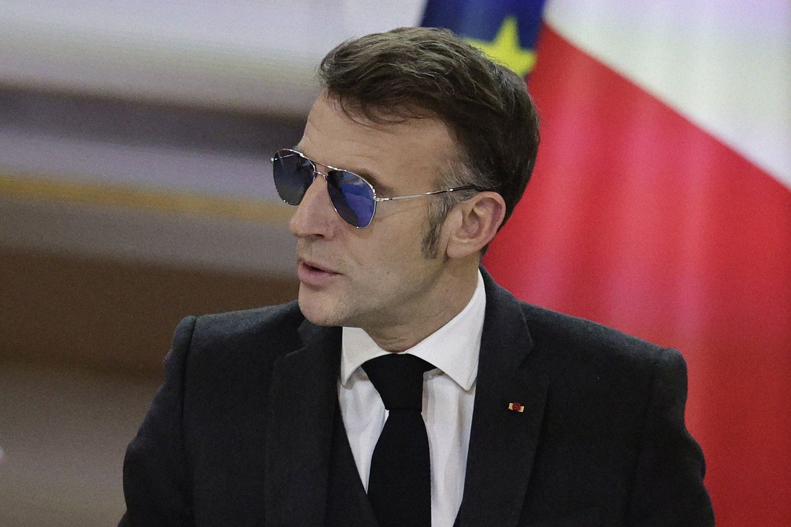 Trump shares Macron message offering G7 summit, questioning Greenland ...