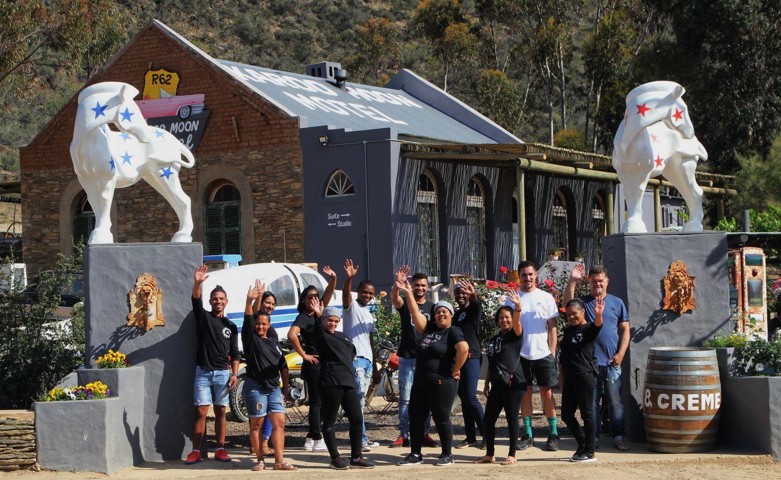 Bandits, birds, a broken bakkie in Barrydale: A Karoo Spacemobile tale