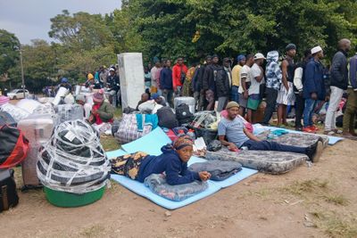 More than 1,000 immigrants flee Durban settlement
