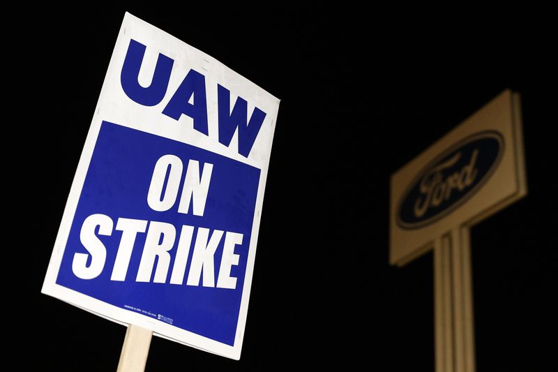 US auto workers target Detroit Three with first simultaneous strike