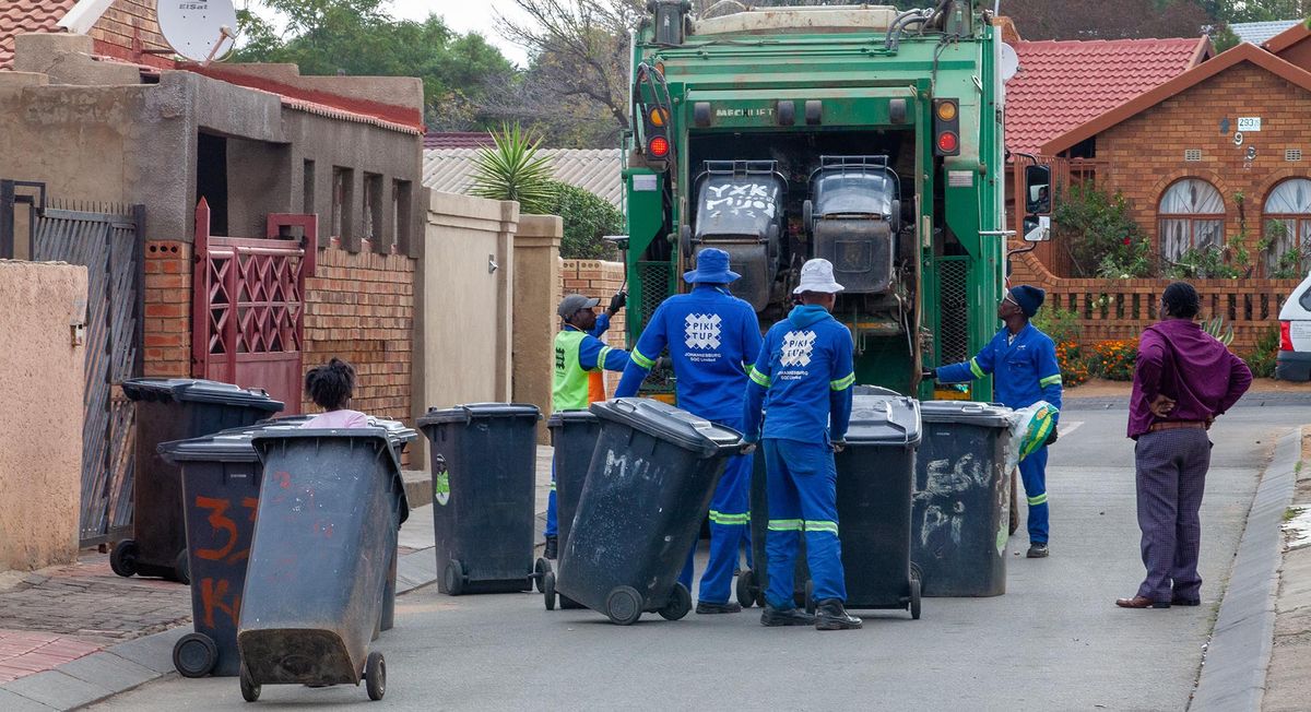 Joburg waste collection crisis deepens, with Pikitup and DA at odds ...
