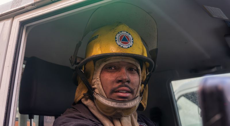 Photo Essay: Simon’s Town blaze sweeps over mountain as firefighting ...