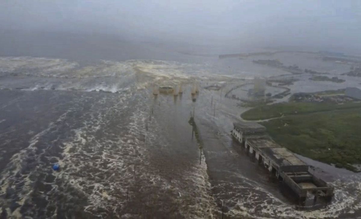Powerful quake in Russia's Far East causes tsunami, Japan and Hawaii ...