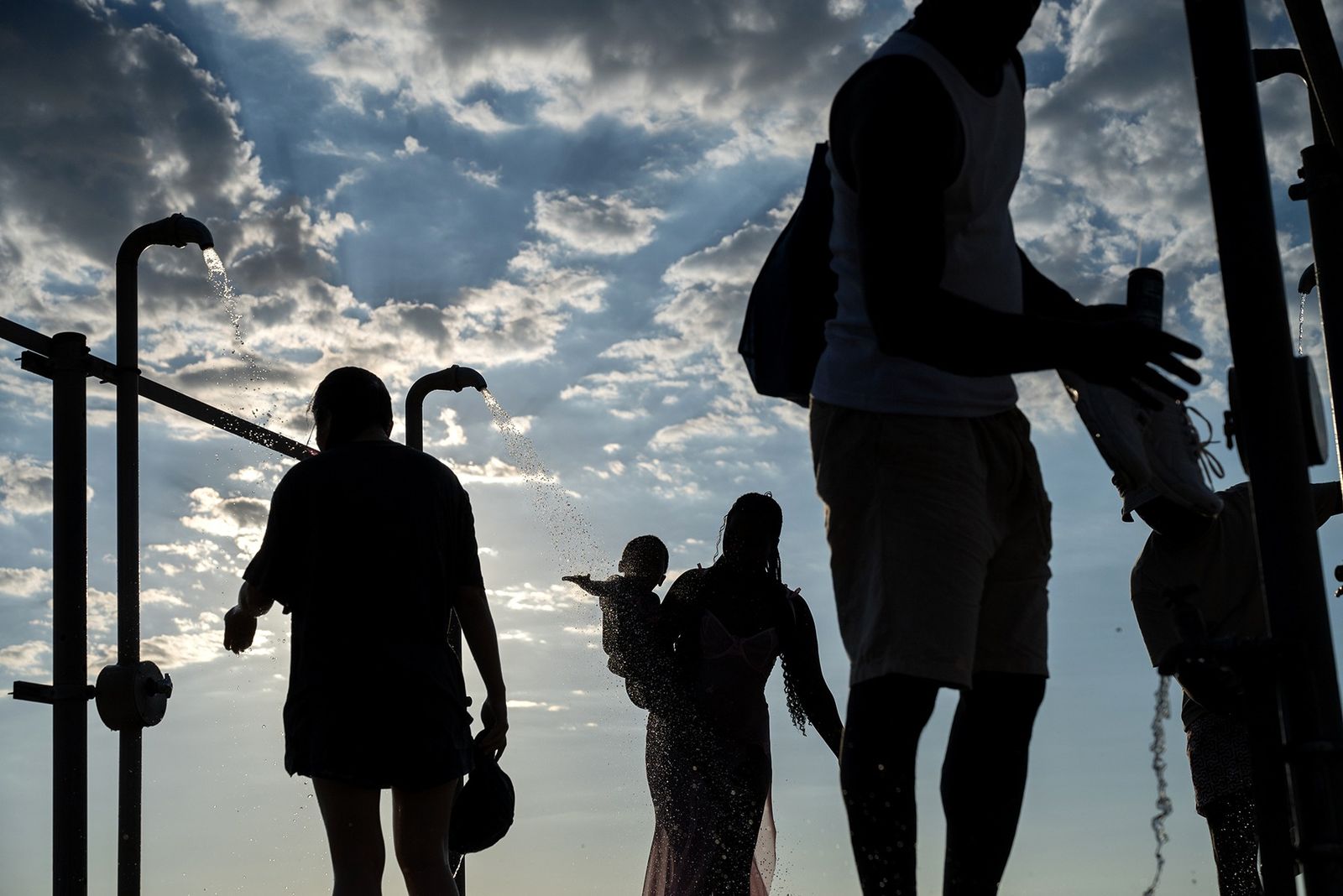 Chilling out — Capetonians take to the water as heatwave sets in