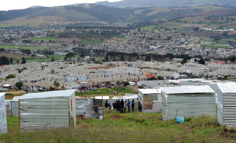 Disruptive project brings fibre to homes in Kayamandi, Stellenbosch