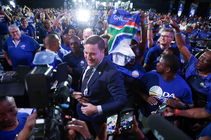 A sea of blue welcomes Geordin Hill-Lewis as the DA's new leader