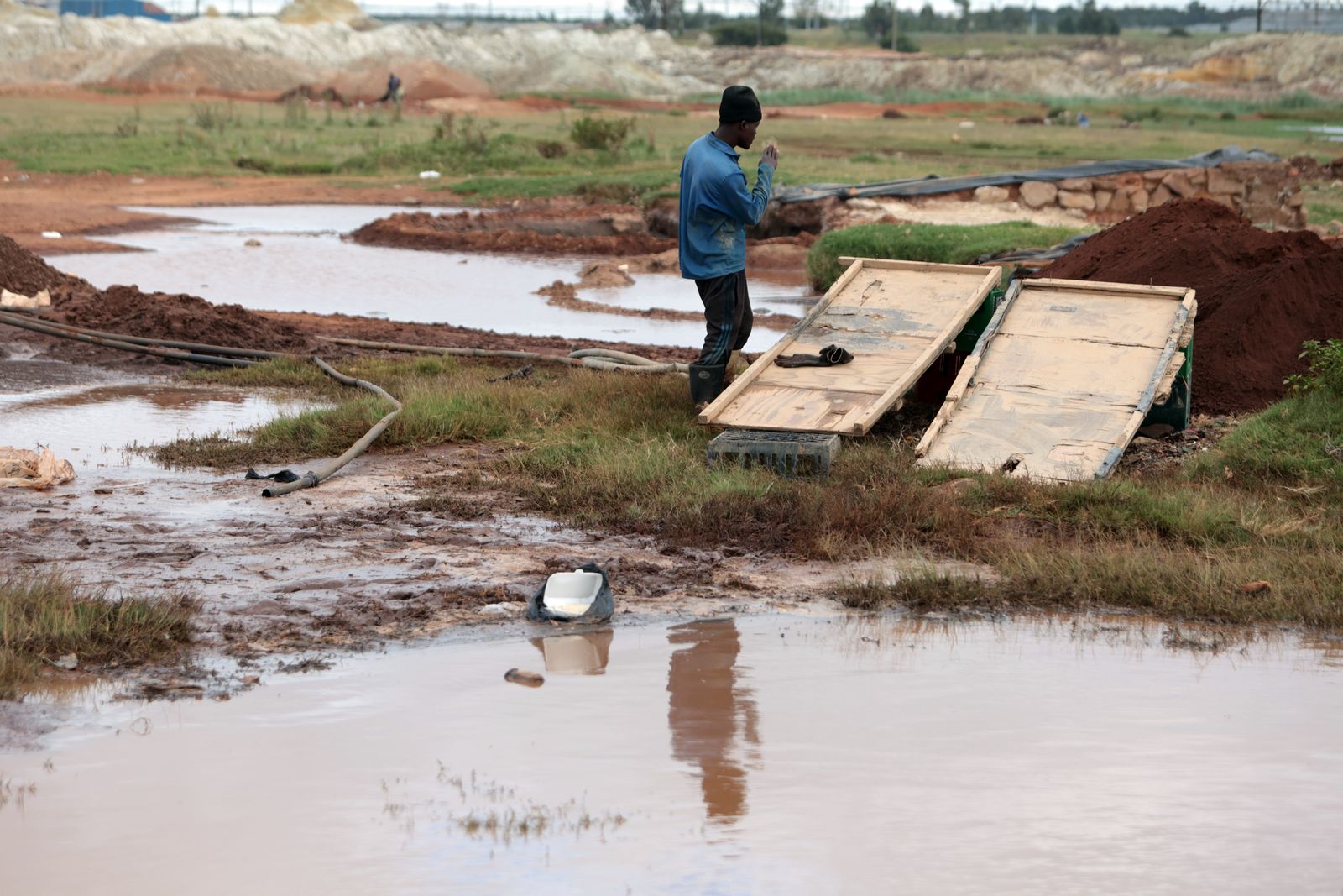 Gold fever hits Gugulethu: Residents dig up a kraal in Springs