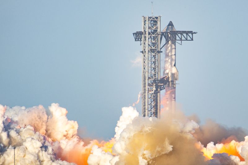 SpaceX says debris recovery attempts hindered after Starship explosion