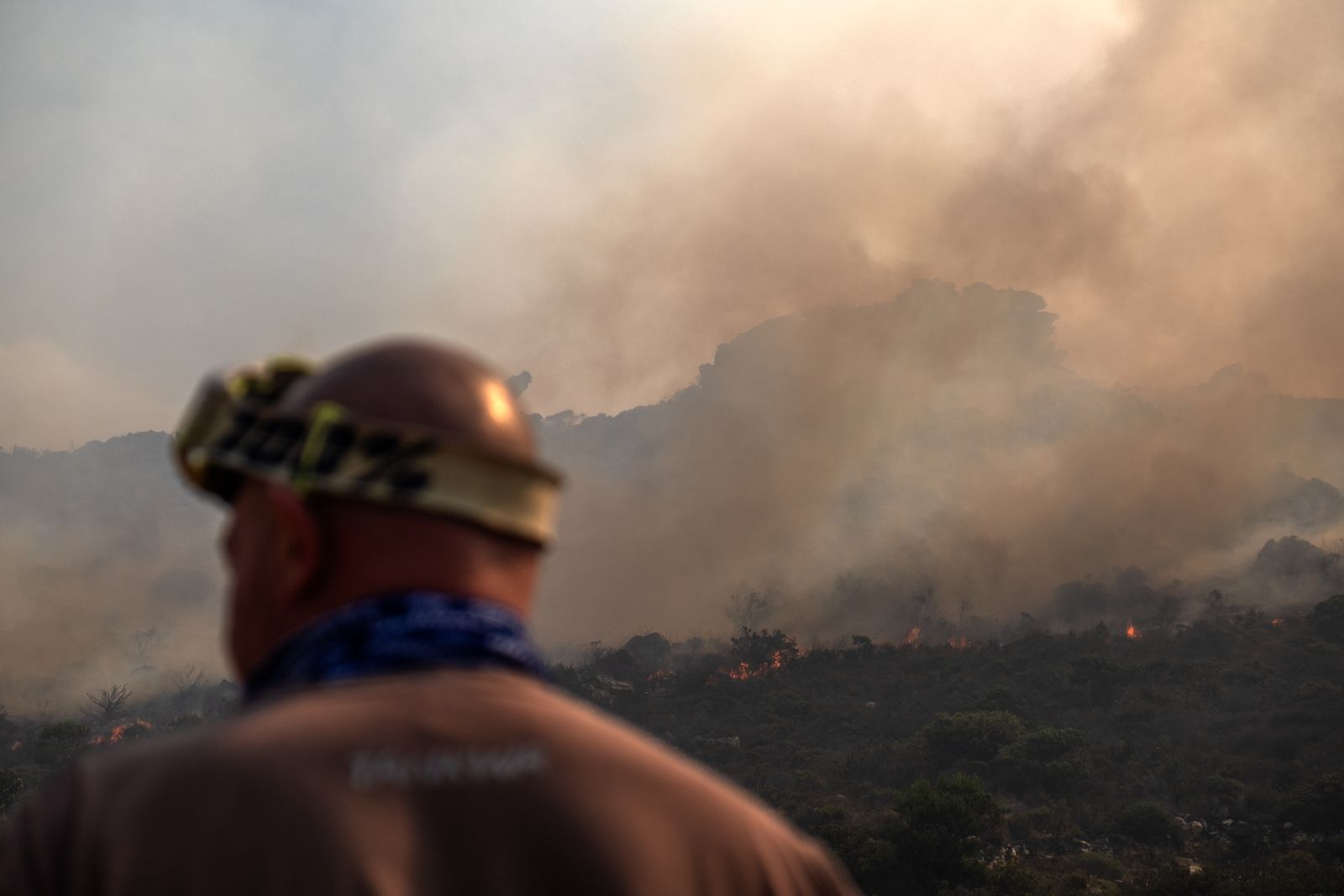 Pringle Bay residents face ‘almost apocalyptic’ scenes as Hangklip fire ...