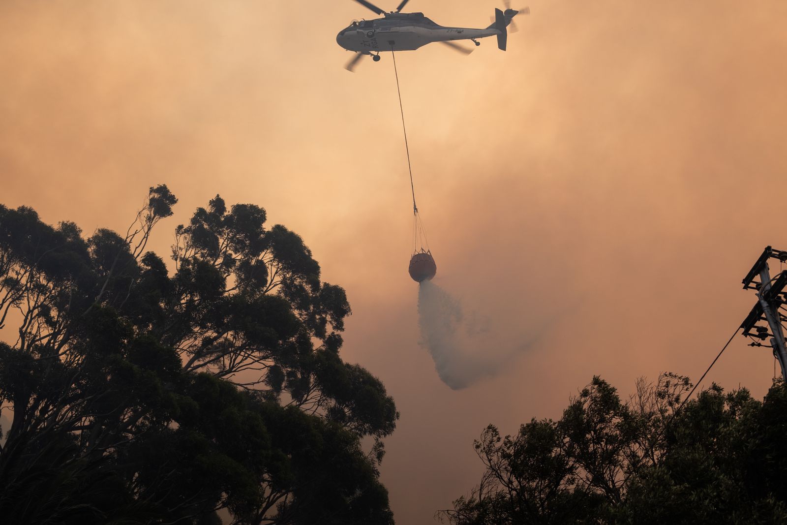 Photo Essay: Simon’s Town blaze sweeps over mountain as firefighting ...