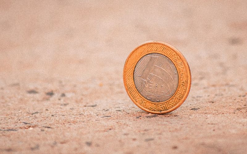 The mechanics of a spinning coin