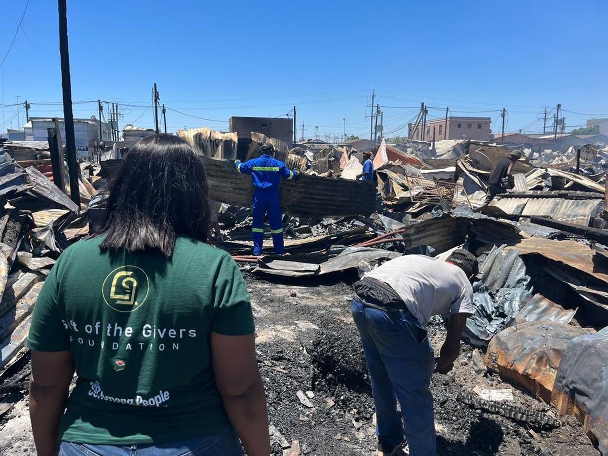 Firefighters battle Simon’s Town mountain blaze