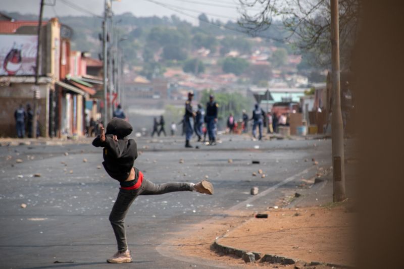 Joburg water crisis reaches boiling point as rocks and rubber bullets fly