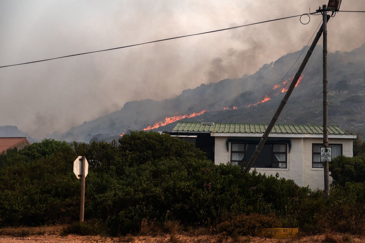 Pringle Bay residents face ‘almost apocalyptic’ scenes as Hangklip fire ...