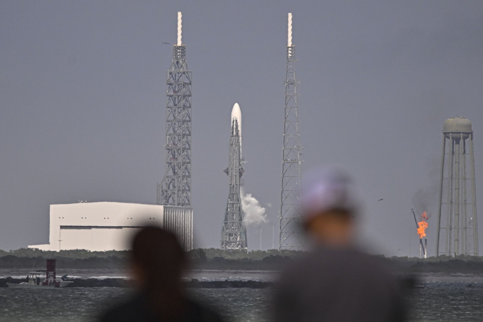 Blue Origin's New Glenn rocket deploys Mars satellites, sticks booster ...