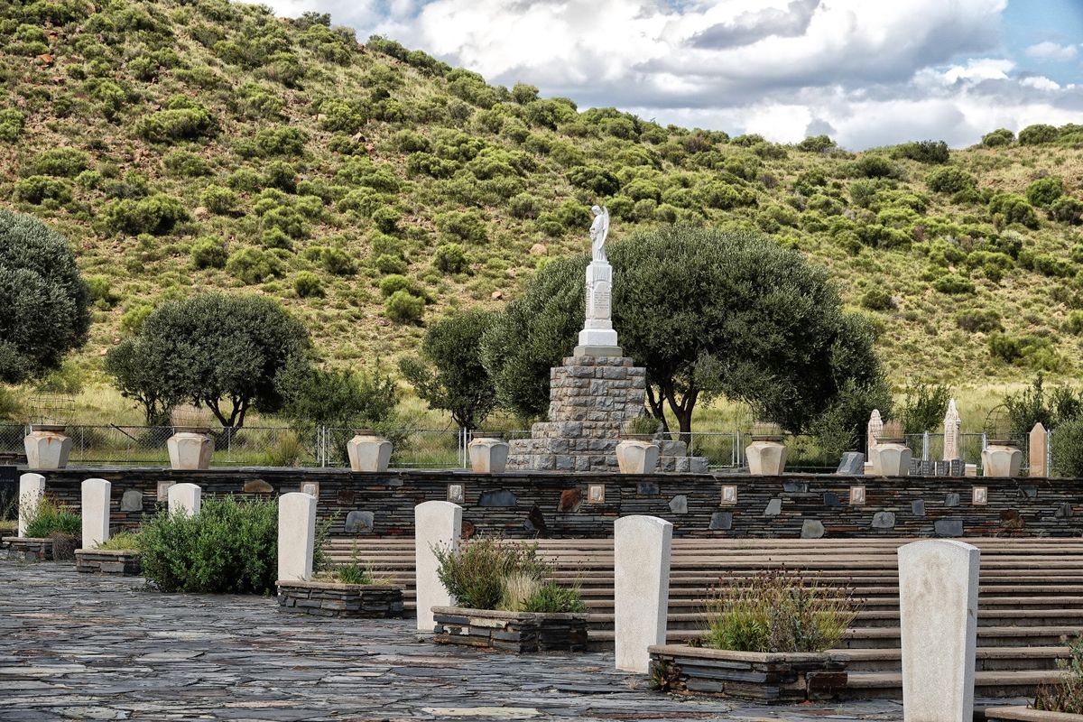 Royal Hotel Bethulie: Ghosts of war in a bookworm’s haunt
