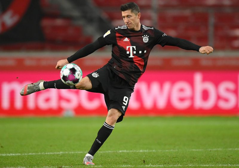 Soccer-Bayern retain top spot with comeback 5-2 win over Mainz