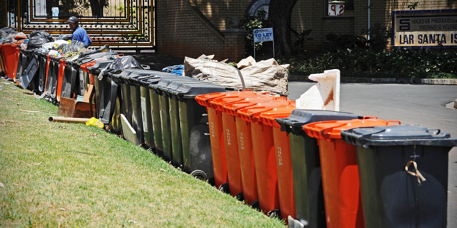 Joburg waste collection crisis deepens, with Pikitup and DA at odds ...