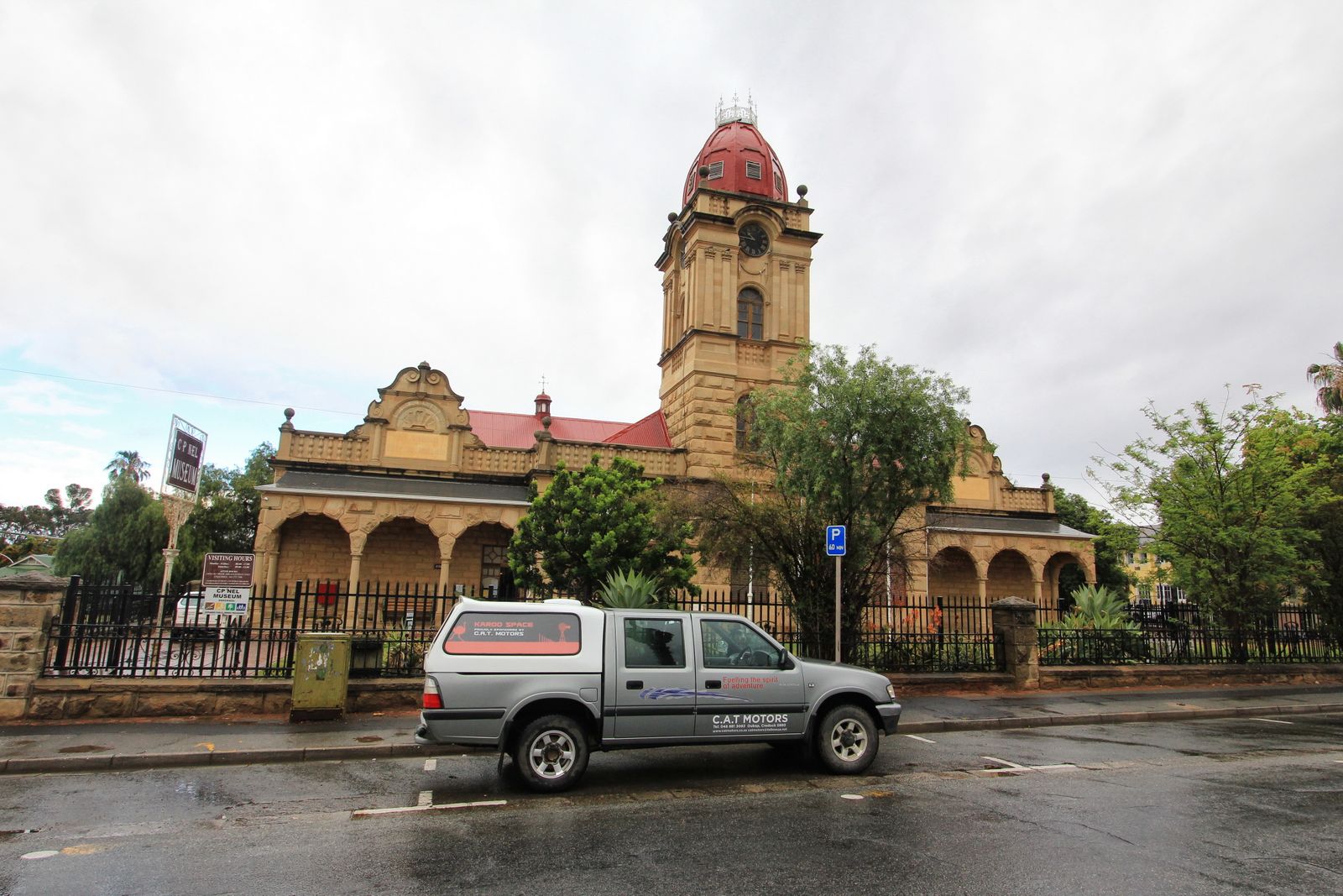 Bandits, birds, a broken bakkie in Barrydale: A Karoo Spacemobile tale