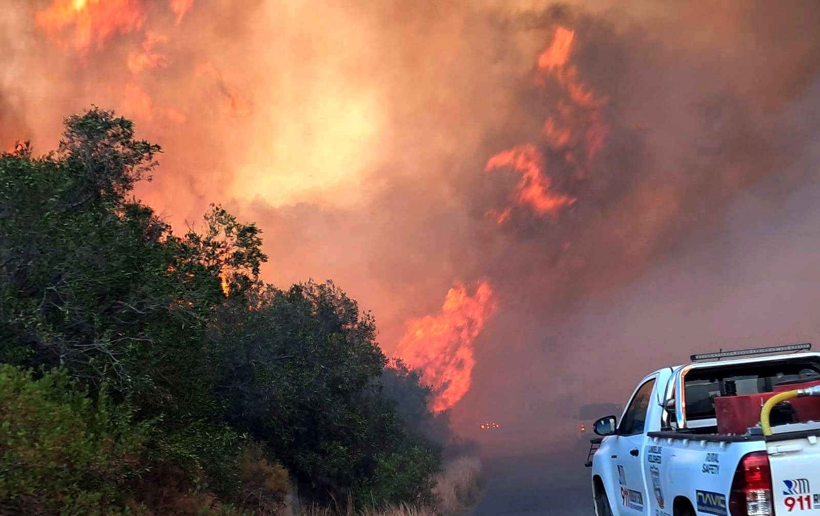 ‘Night of hell’ — wildfire threatens homes in Simon’s Town area hit by ...