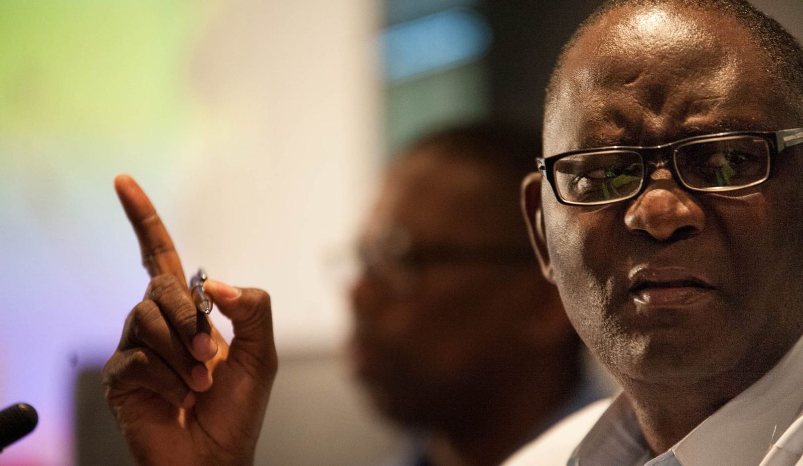 Vavi under fire once again. Vavi unperturbed.