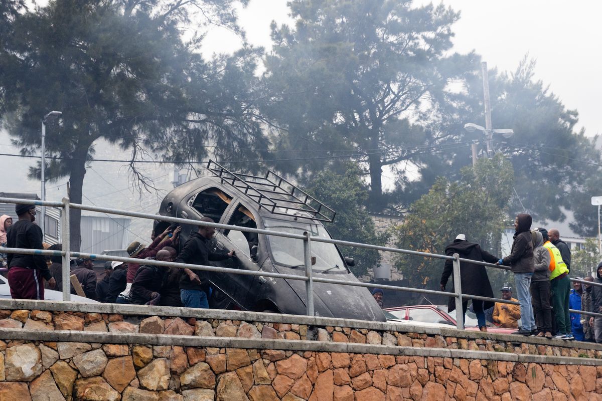 Taxi drivers run riot, torch streets of Hout Bay over bus routes