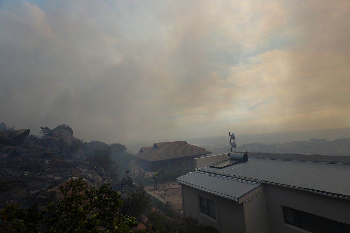 Pringle Bay residents face ‘almost apocalyptic’ scenes as Hangklip fire ...