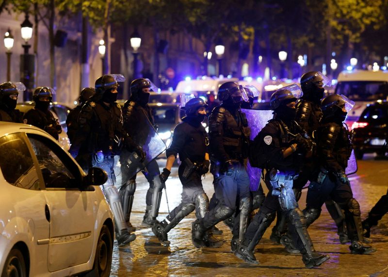 French riots begin to abate even as economic costs mount