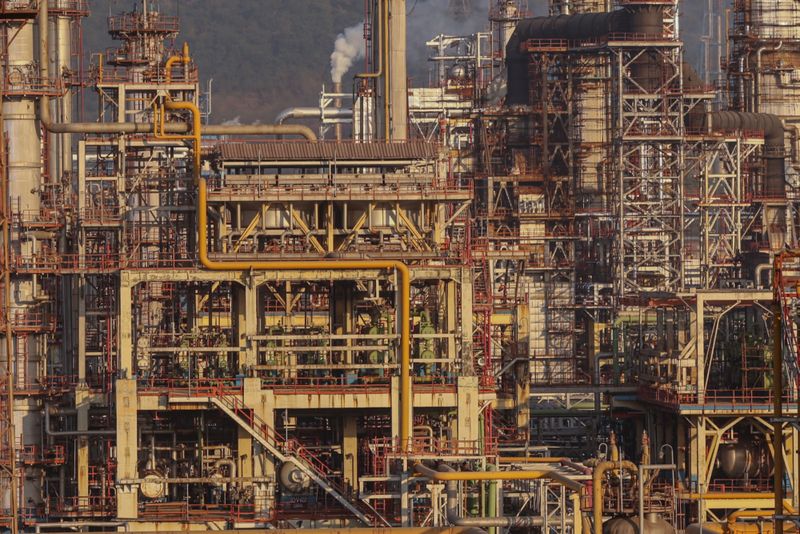 Oil rebounds as key pipeline remains shut and China eases curbs
