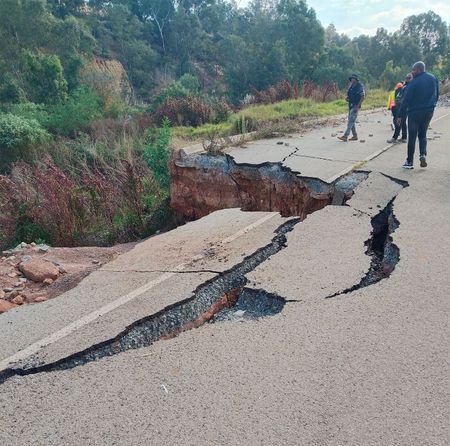 Illegal mining sinkhole threat to Joburg roads, businesses