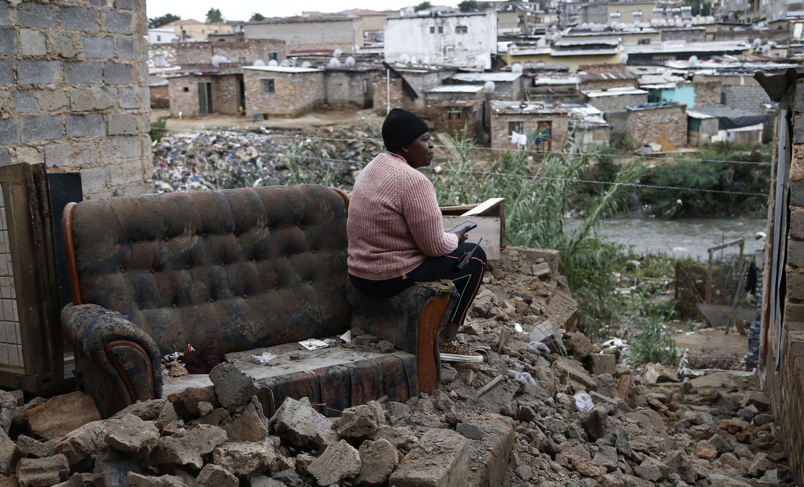‘We just sleep with one eye open’ — living on the edge of the Jukskei ...