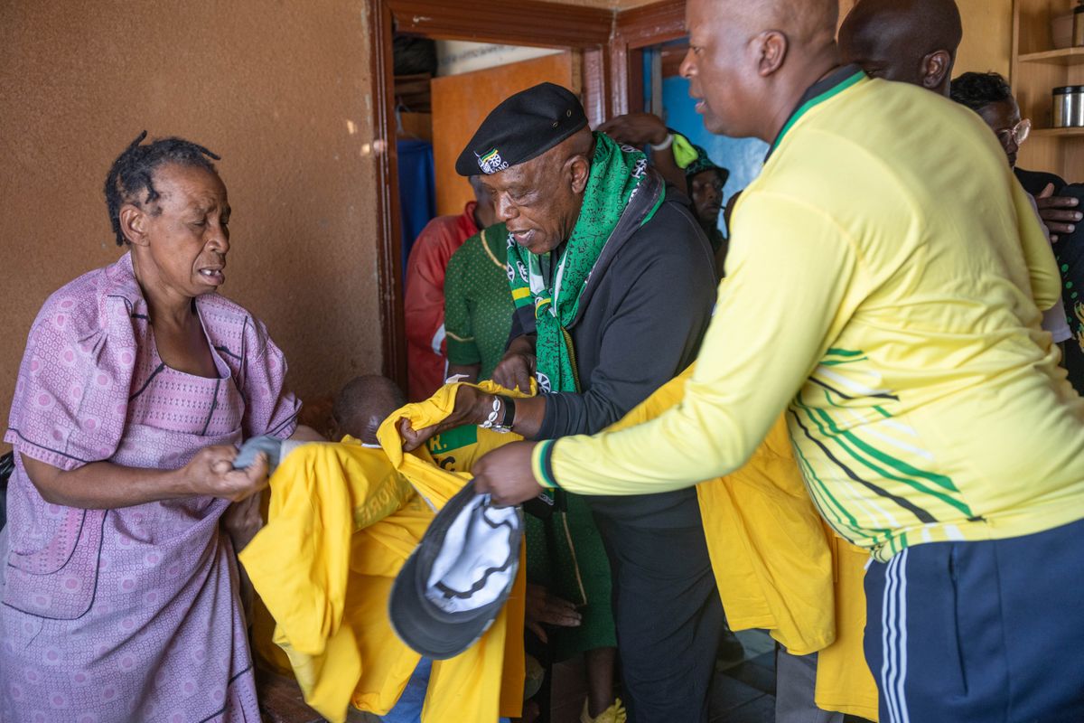 Tokyo Sexwale hits the campaign trail in Soweto, and more from around ...